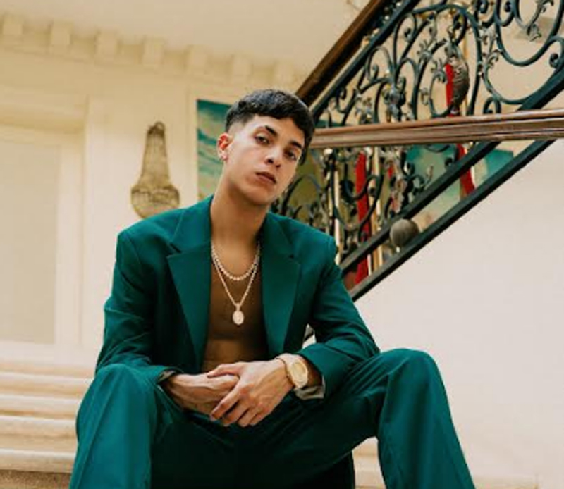 Izzy presenta su promocional “Baja y sube” - Socialite360