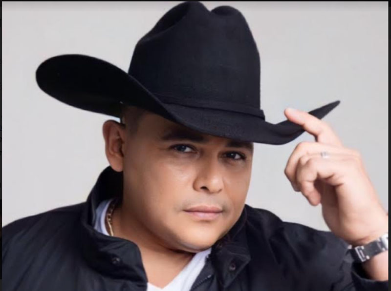 “Insuperable” de JC Rey ¡Se apodera del primer lugar de la cartelera ...