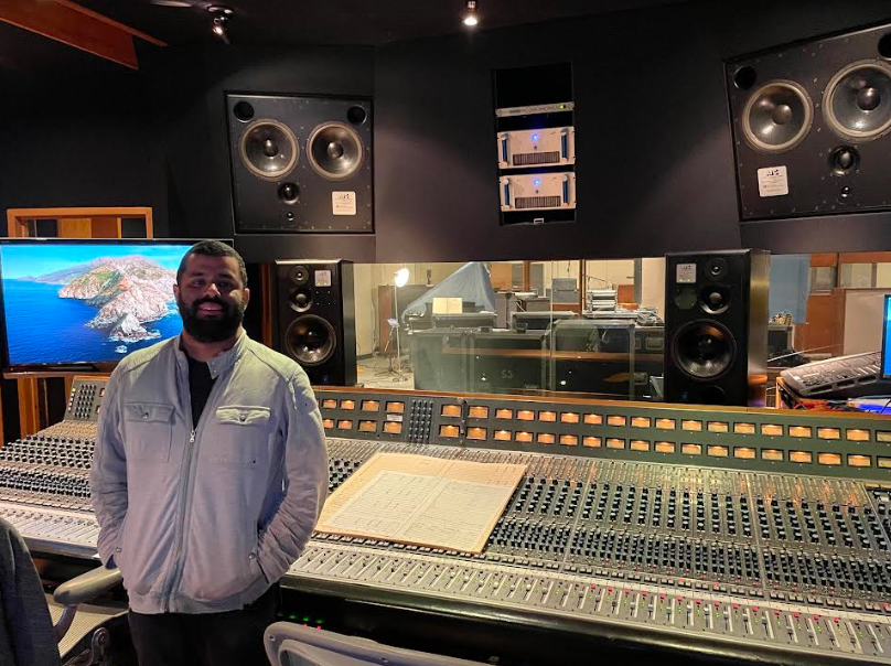 El compositor Geoff Zanelli, trabaja al lado del venezolano, Josu Ortiz - Socialite360