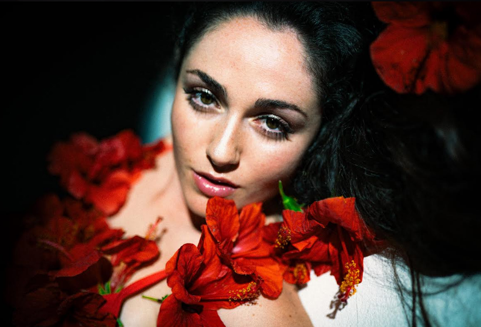 Caluu C. la artista española que hace templar las islas con su nuevo EP ...