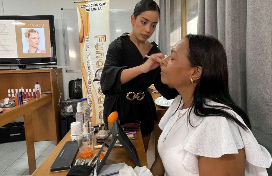 La maquilladora Oriana Quintero compartió sus conocimientos con el talento latino en EE.UU ...