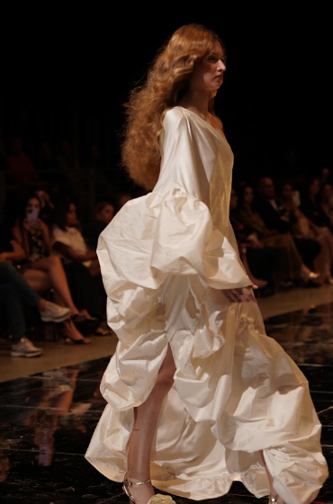 Efraín Mogollón presentó «La Guaricha SS26» su colección de moda ...